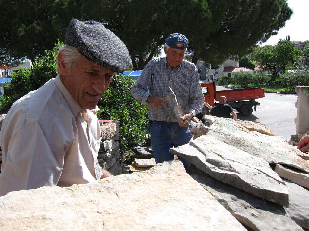 Izvještaj sa Brača: SVAKA STINJA GRADI! - 4 GRADA DRAGODID